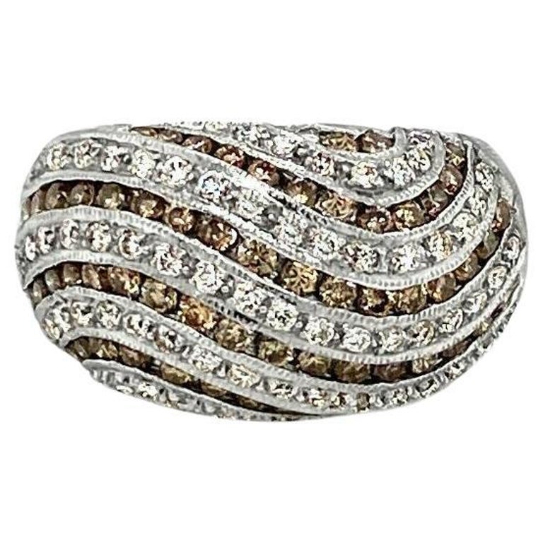 18K White Gold Diamond Ring For Sale at 1stDibs