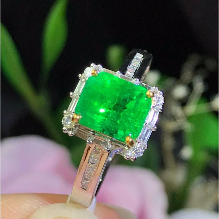 Customizable 18K White Gold Emerald Gold Ring, Natural Emerald Engagement Ring For Sale at 1stDibs