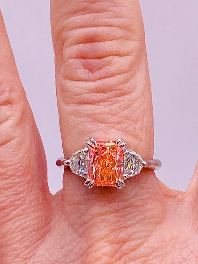 18K White Gold Fancy Vivid Pink Radiant Diamond Ring For Sale at 1stDibs
