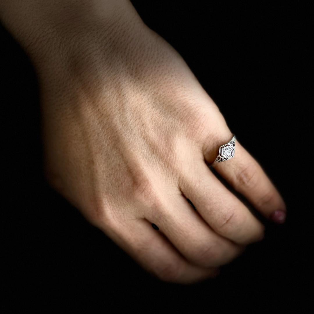 18K White Gold Ladies Vintage Solitaire Engagement Ring For Sale at ...