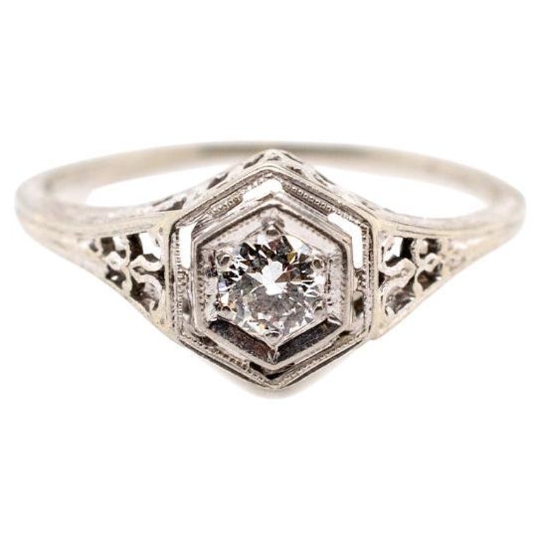 18K White Gold Ladies Vintage Solitaire Engagement Ring For Sale at 1stDibs