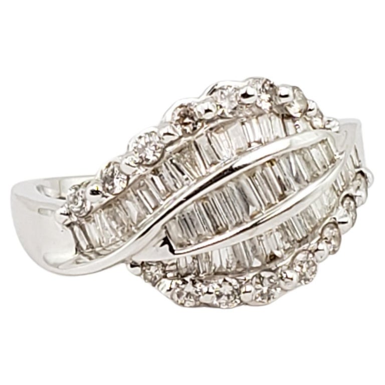 18K White Gold Lady's Ring with 57 Diamonds For Sale at 1stDibs