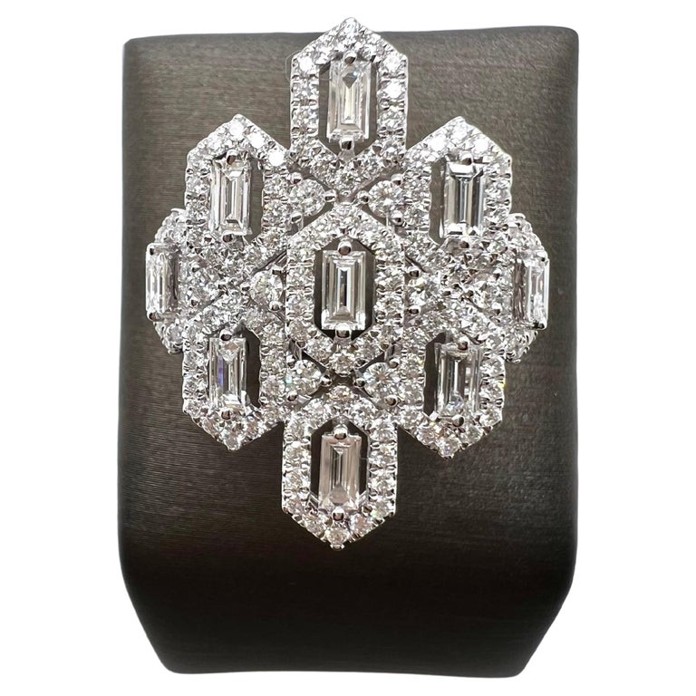 18k White Gold Mosaic Pattern Diamond Baguette and Round Diamonds Ring ...