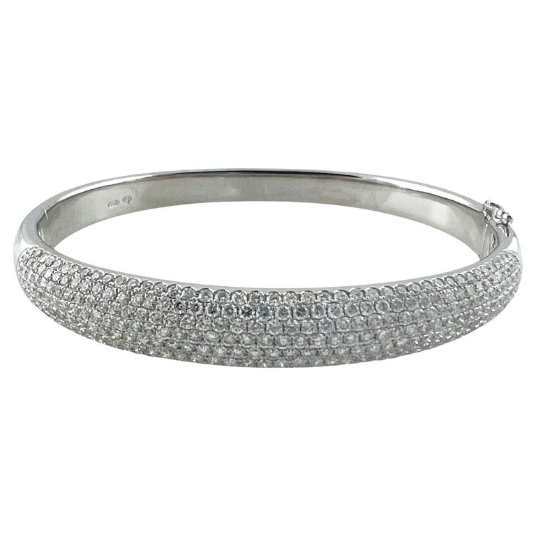 18K White Gold Pave Diamond Bangle Bracelet For Sale at 1stDibs