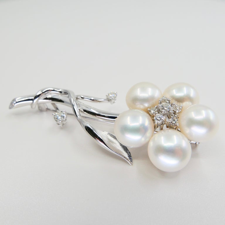 18k White Gold Pearl and Diamond Flower Brooch For Sale at 1stDibs