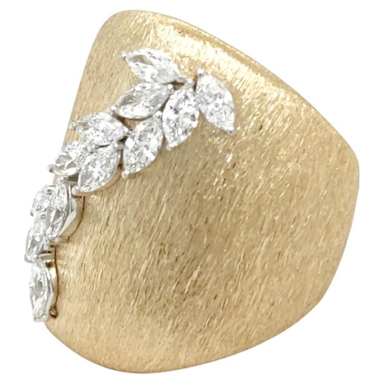 18K White and Yellow Gold Leaf Branch Diamond Ring in Florentine Finish For Sale at 1stDibs