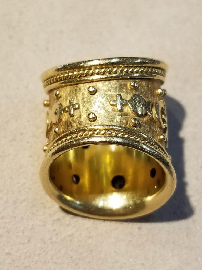 18k Y/g Elizabeth Gage Tapered Templar Ring at 1stDibs