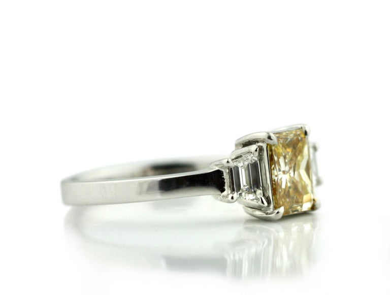 18K Yellow Diamond and Diamond Ring For Sale at 1stDibs