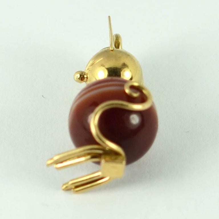 18 Karat Yellow Gold Banded Agate Cat Charm Pendant For Sale at 1stDibs