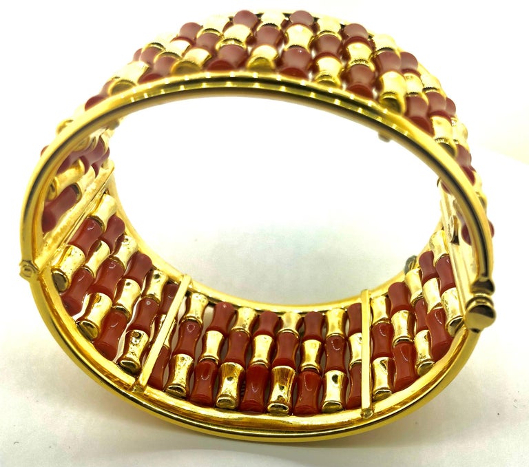 18k Yellow Gold Bangle with Coral Gemstone For Sale at 1stDibs