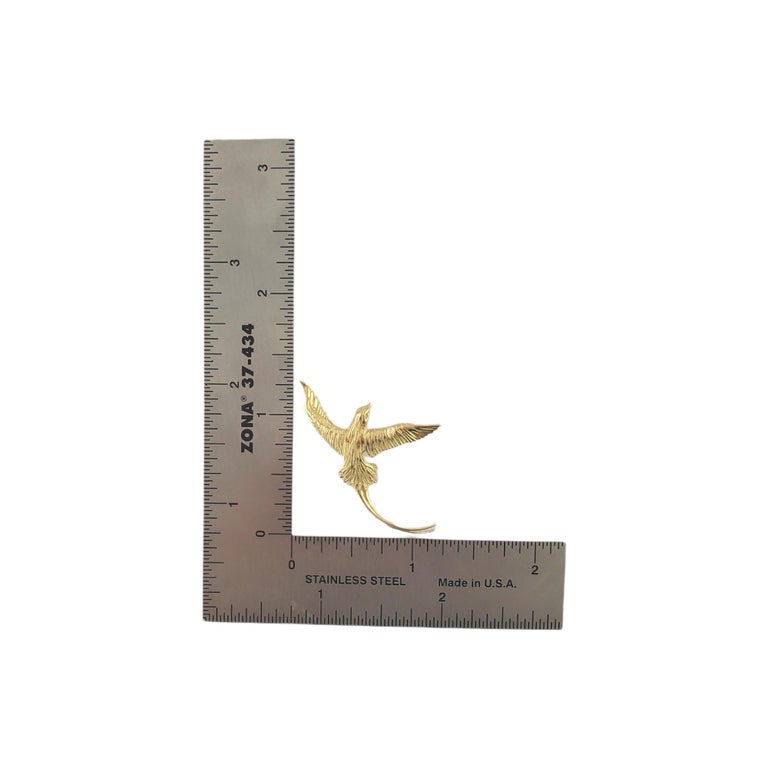 18K Yellow Gold Bermuda Longtail Bird Pin For Sale at 1stDibs