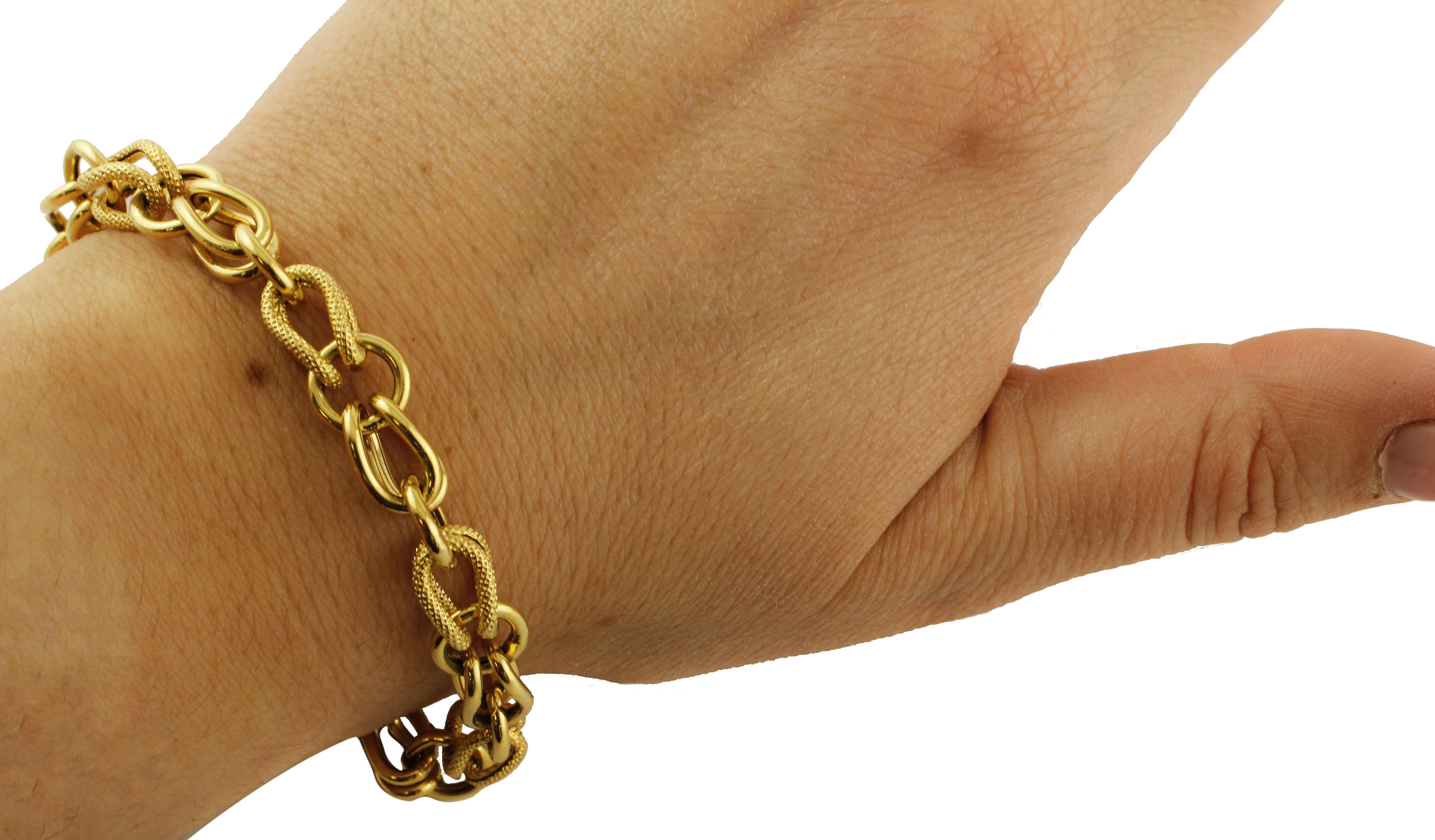 18 Karat Yellow Gold Chain Link Bracelet at 1stDibs