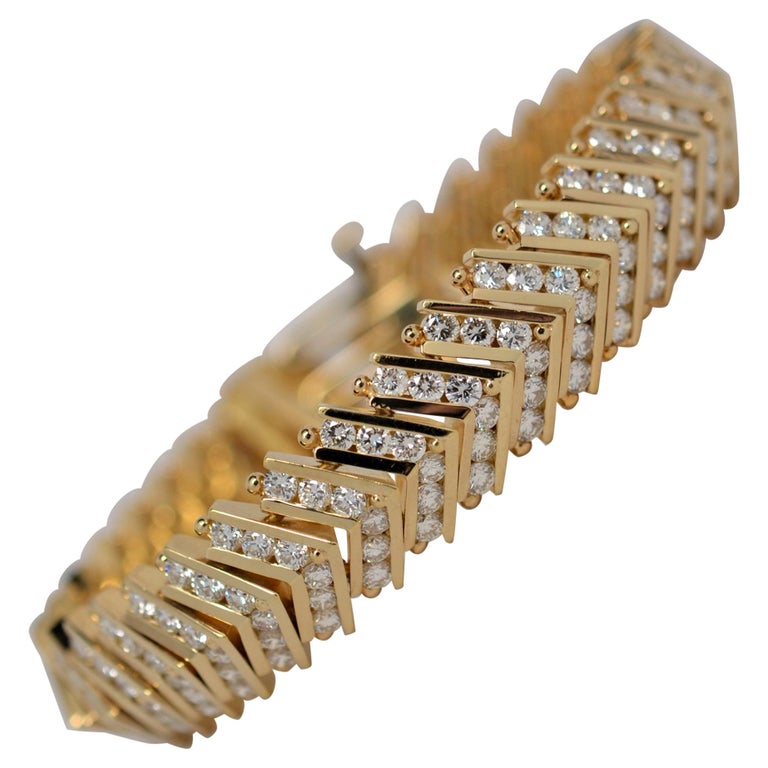 18k Yellow Gold Chevron Link Bracelet with Round Cut Diamonds, 13.23 ...