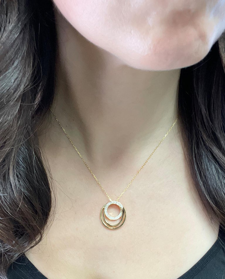 18K Yellow Gold Circle Diamond Necklace For Sale at 1stDibs