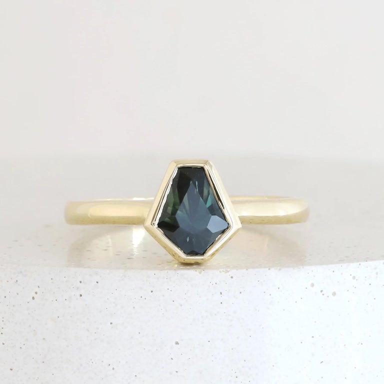 18k Yellow Gold Coffin Ring with Gem Lab Certified Australian Green ...