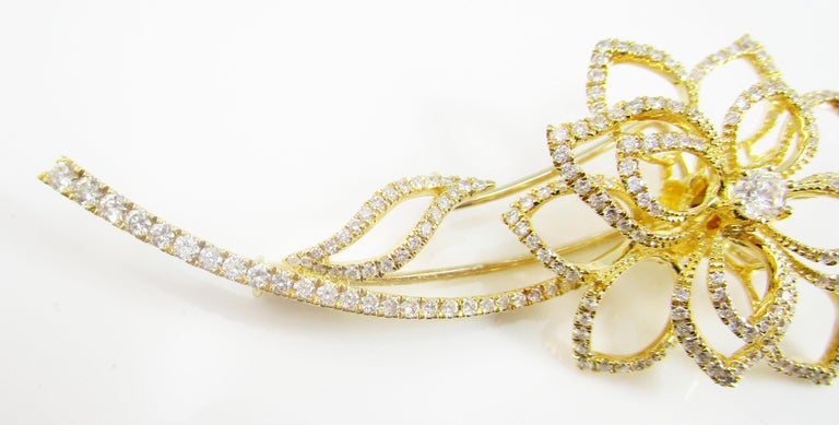 18 Karat Yellow Gold Diamond Flower Brooch For Sale at 1stDibs