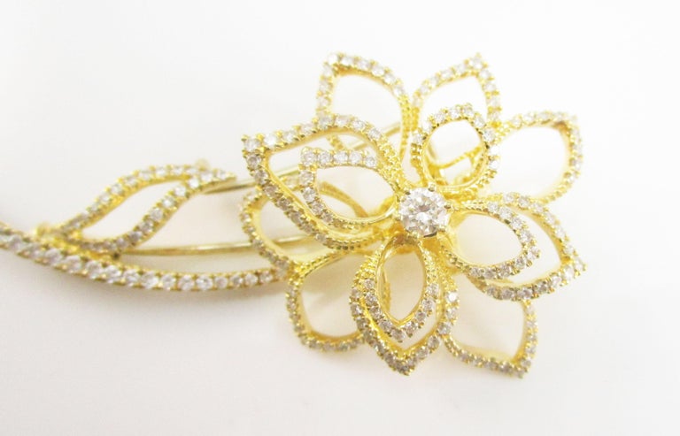 18 Karat Yellow Gold Diamond Flower Brooch For Sale at 1stDibs