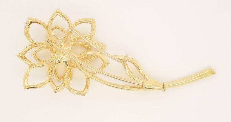 18 Karat Yellow Gold Diamond Flower Brooch For Sale at 1stDibs