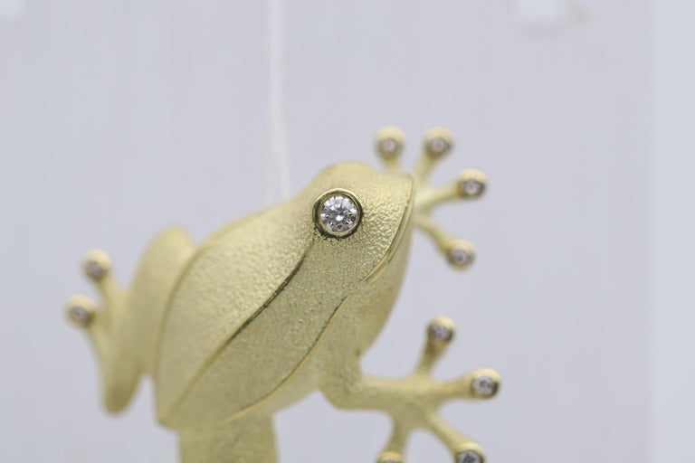 18K Yellow Gold Diamond Frog Pendant Brooch For Sale at 1stDibs