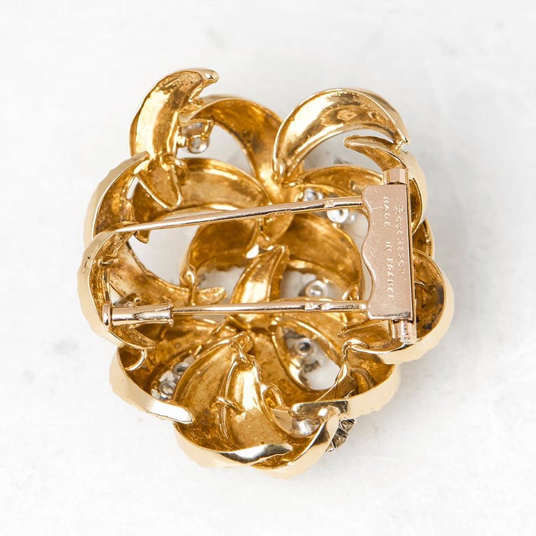 18k Yellow Gold Diamond Vintage Flower Design Brooch For Sale at 1stDibs