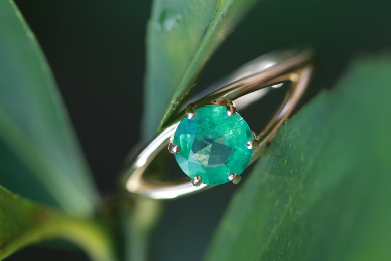 18k Yellow Gold Emerald Eye Ring For Sale at 1stDibs