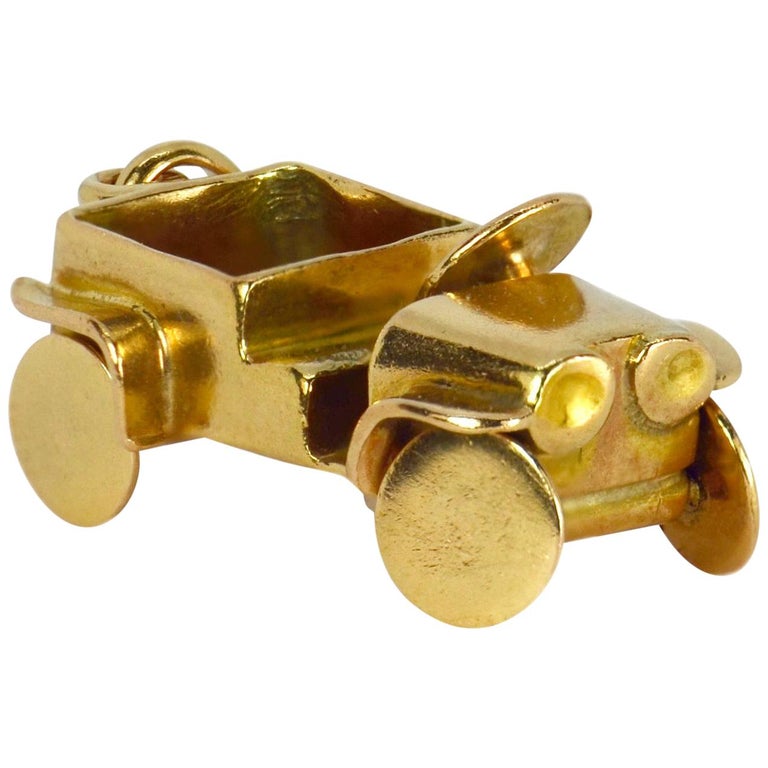 18 Karat Yellow Gold Jeep Car Charm Pendant at 1stDibs