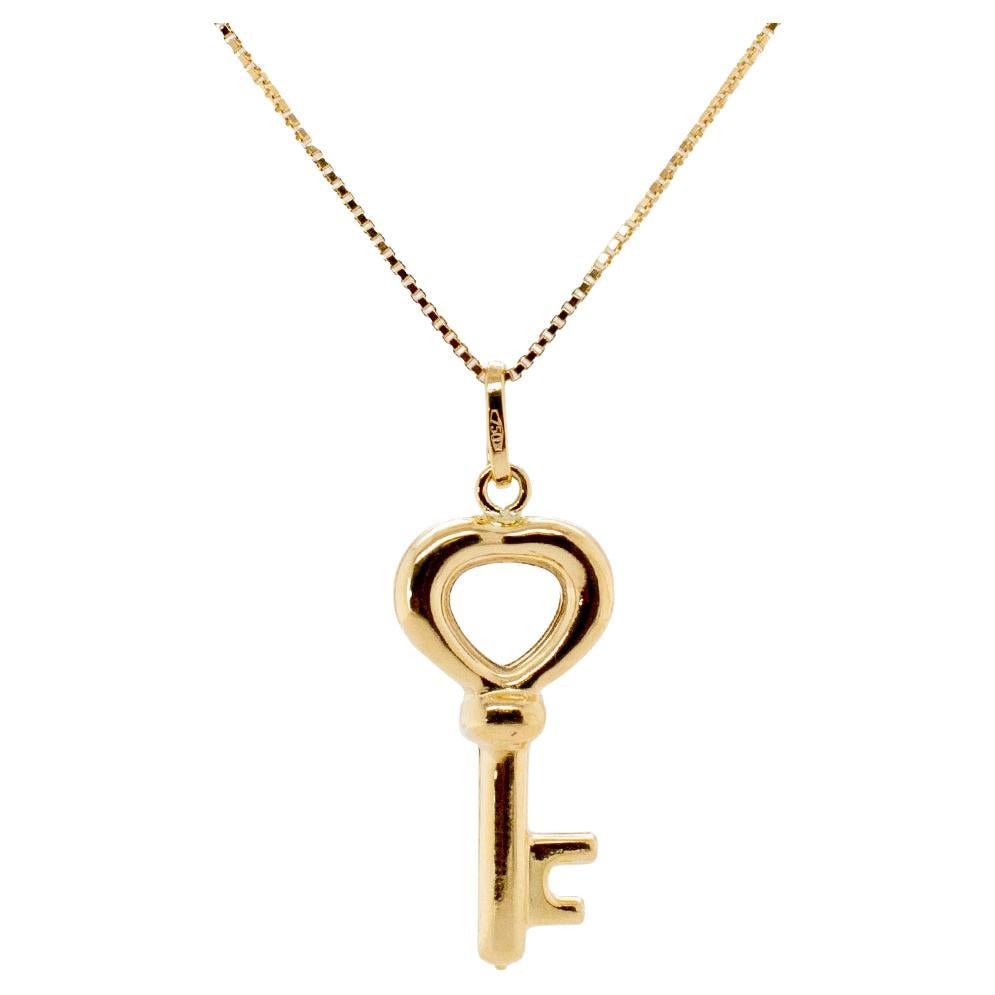 Tiffany and Co. Pendentif clé sur chaîne en or jaune 18 carats En vente ...
