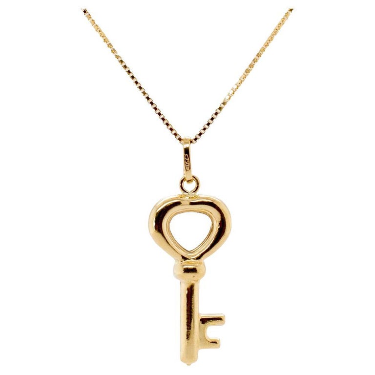 18K Yellow Gold Ladies Chain With Key Pendant For Sale at 1stDibs