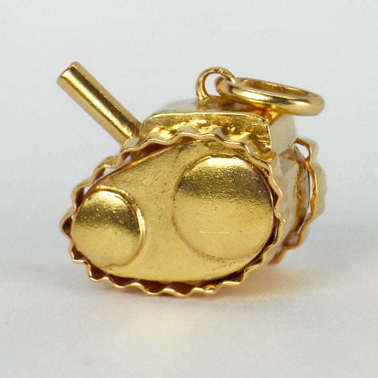 18 Karat Yellow Gold Military Tank Charm Pendant For Sale at 1stDibs