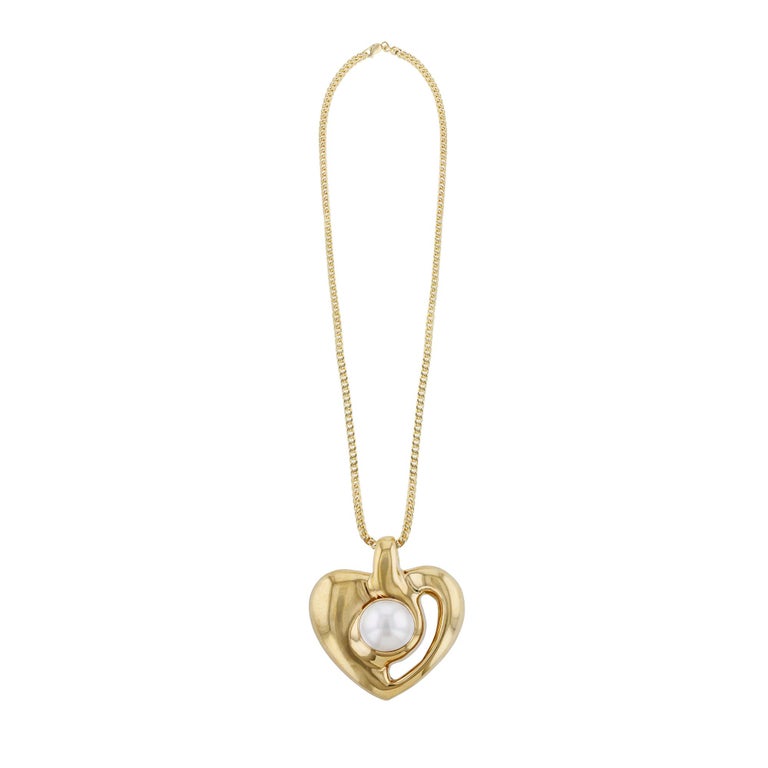 18K Yellow Gold Mobe Pearl Heart Pendant Necklace For Sale at 1stDibs