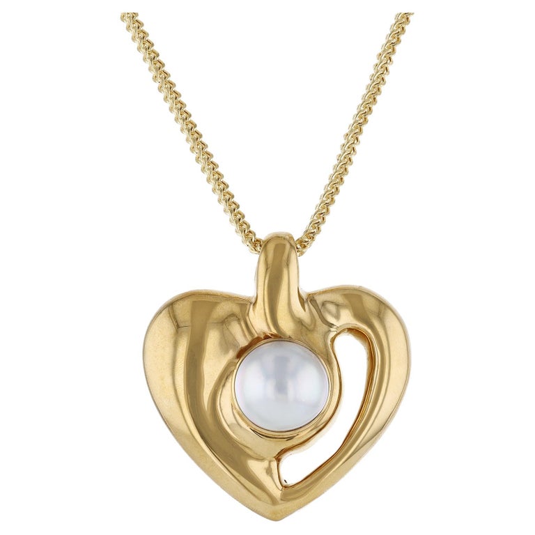 18K Yellow Gold Mobe Pearl Heart Pendant Necklace For Sale at 1stDibs