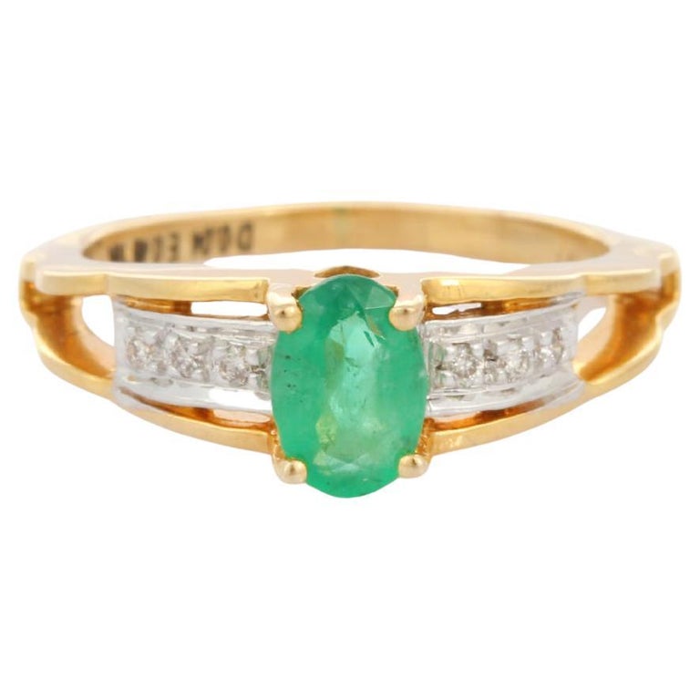 Customizable 18K Yellow Gold Oval Shaped Emerald Ring with Diamonds For ...