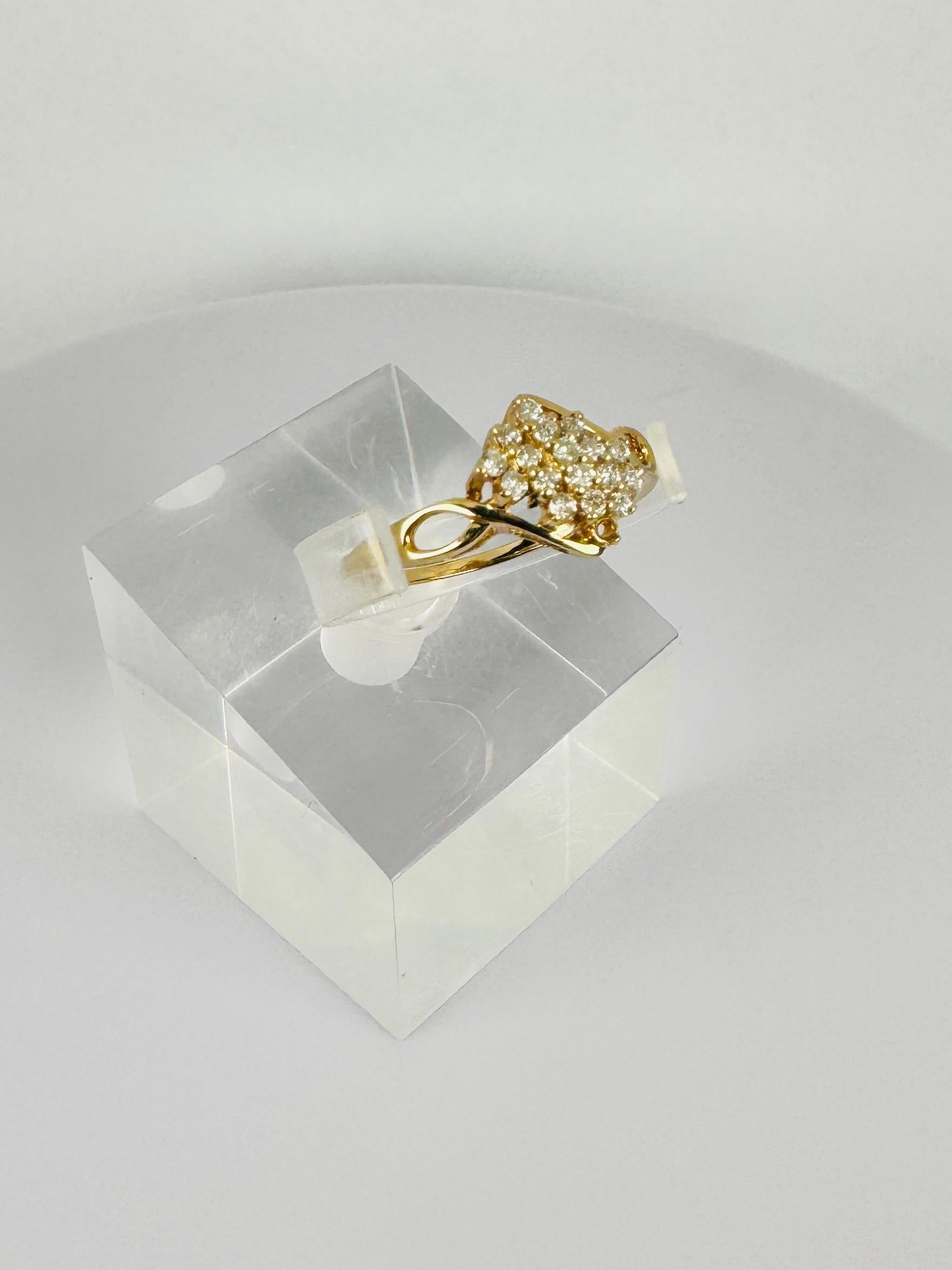 18k yellow gold ring with 17 brilliant cut diamonds VVSI - 0.12 carat ...