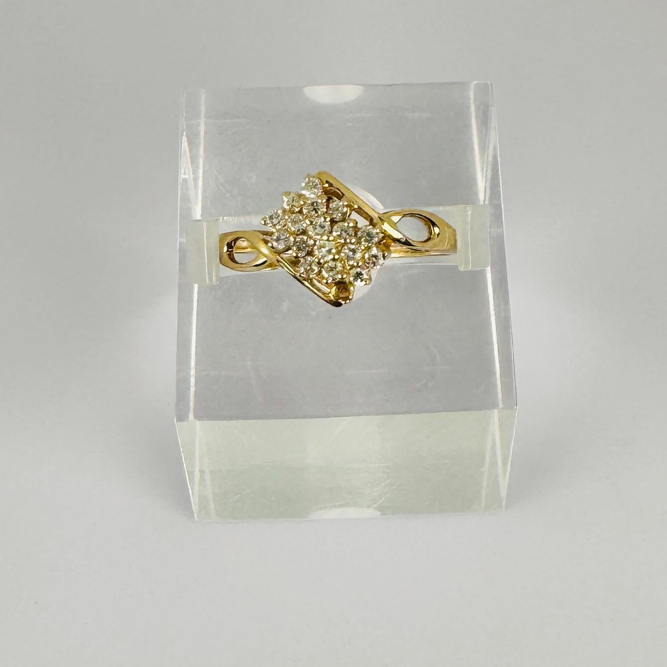 18k yellow gold ring with 17 brilliant cut diamonds VVSI - 0.12 carat ...