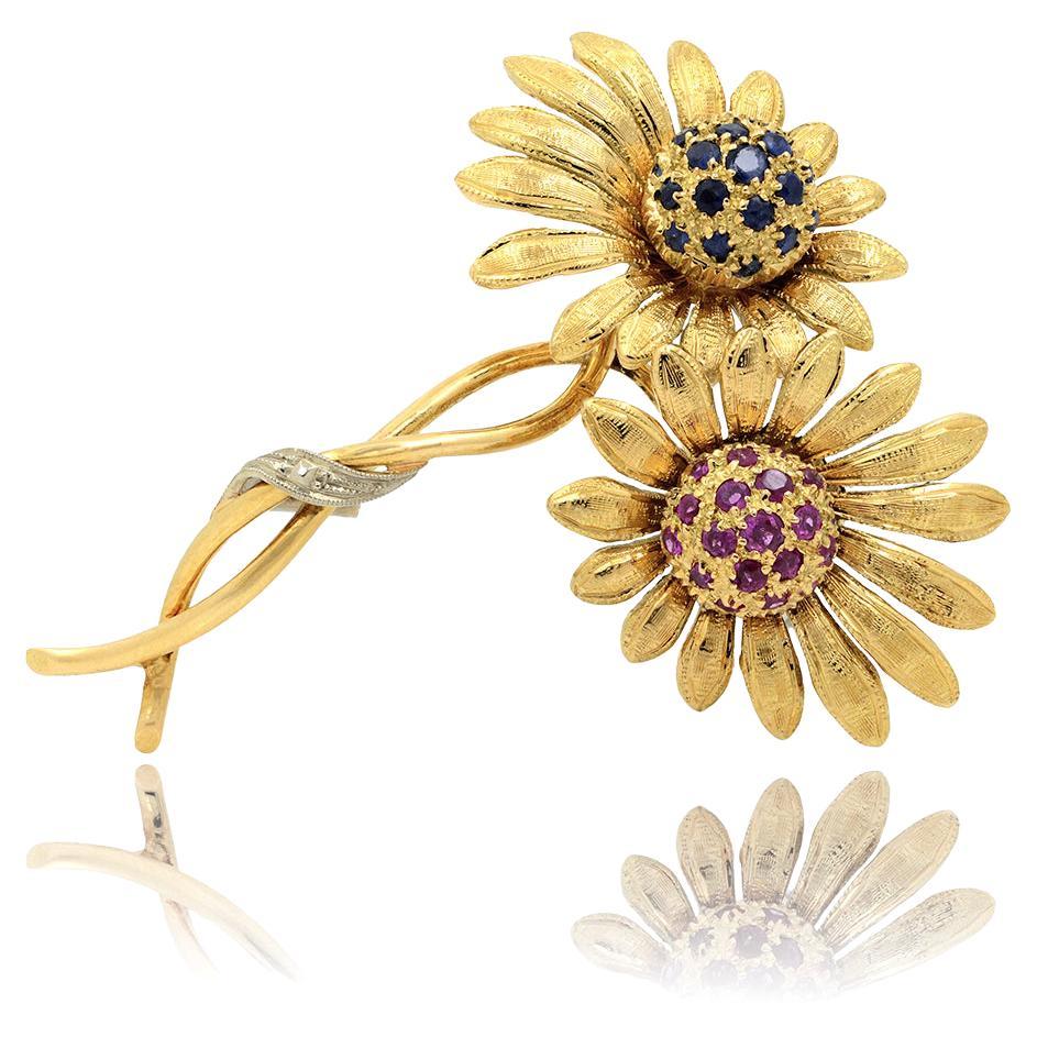 .25 Carat Sapphire Yellow Gold Pin For Sale at 1stDibs