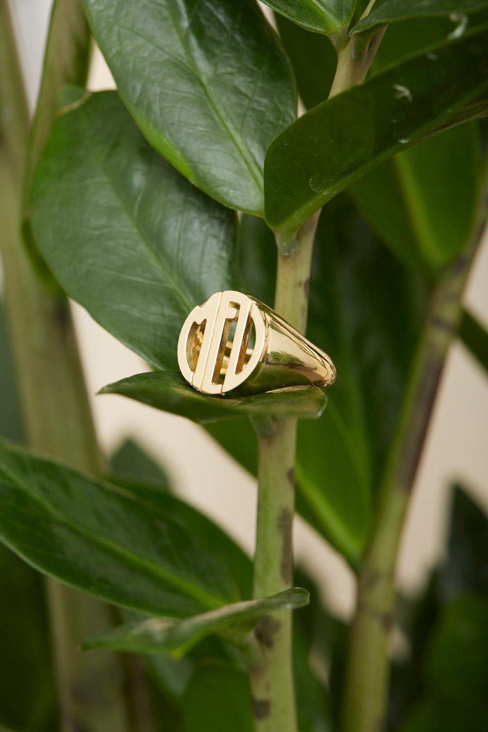 Customizable 18K Yellow Gold Signet Ring Handcrafted in Italy with MEL ...