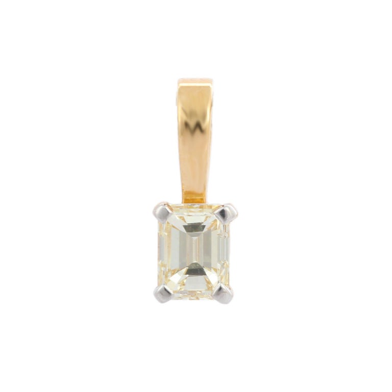 18K Yellow Gold Simple Emerald Cut Diamond Pendant For Sale at 1stDibs