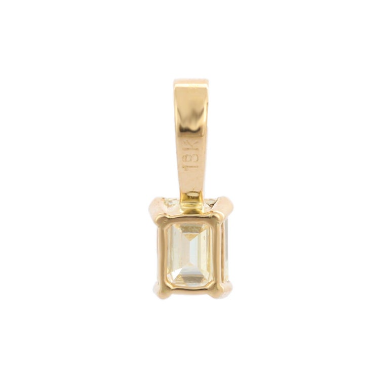 18K Yellow Gold Simple Emerald Cut Diamond Pendant For Sale at 1stDibs
