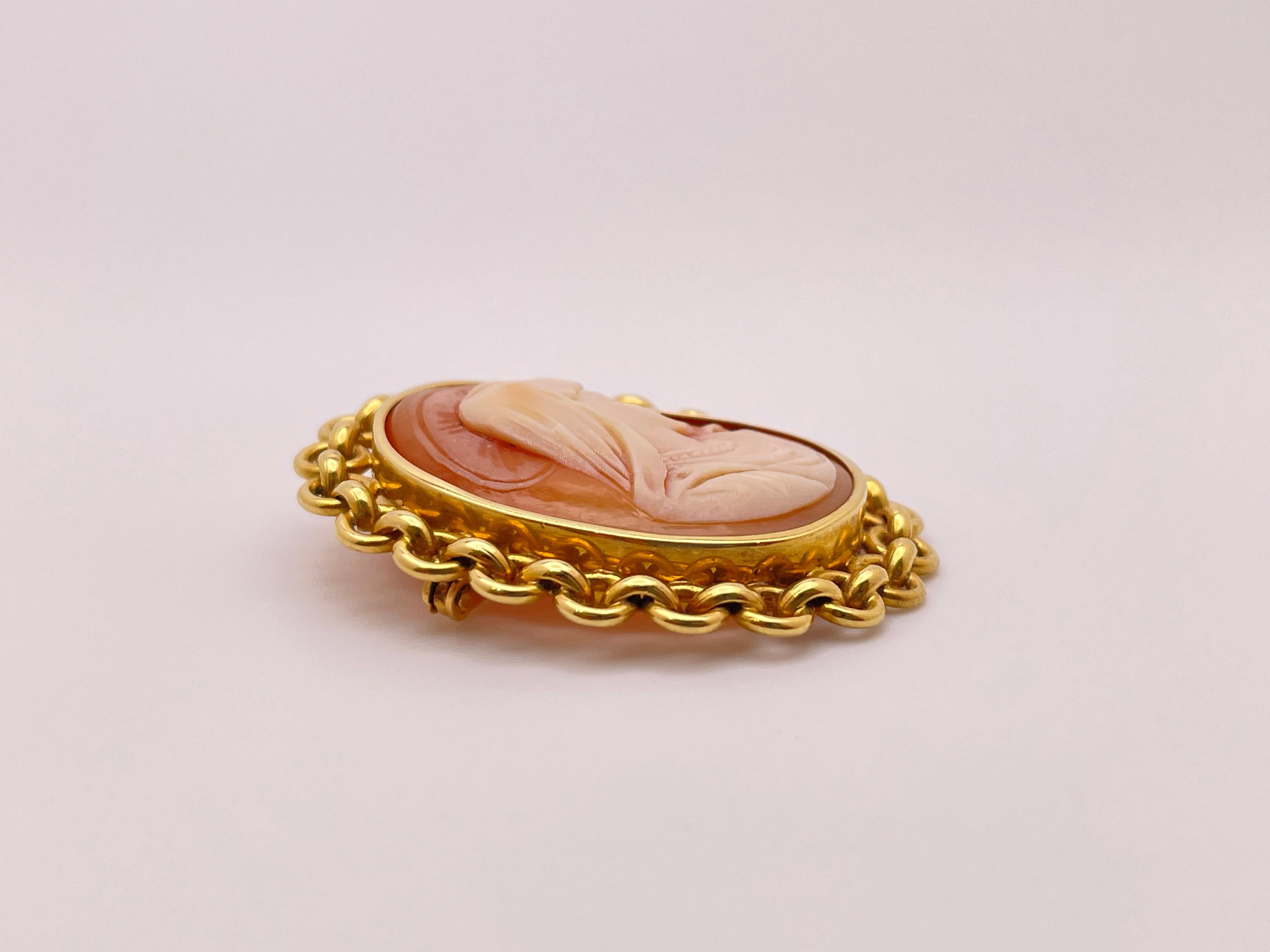 18K Yellow Gold Virgin Mary Shell Cameo Brooch For Sale at 1stDibs