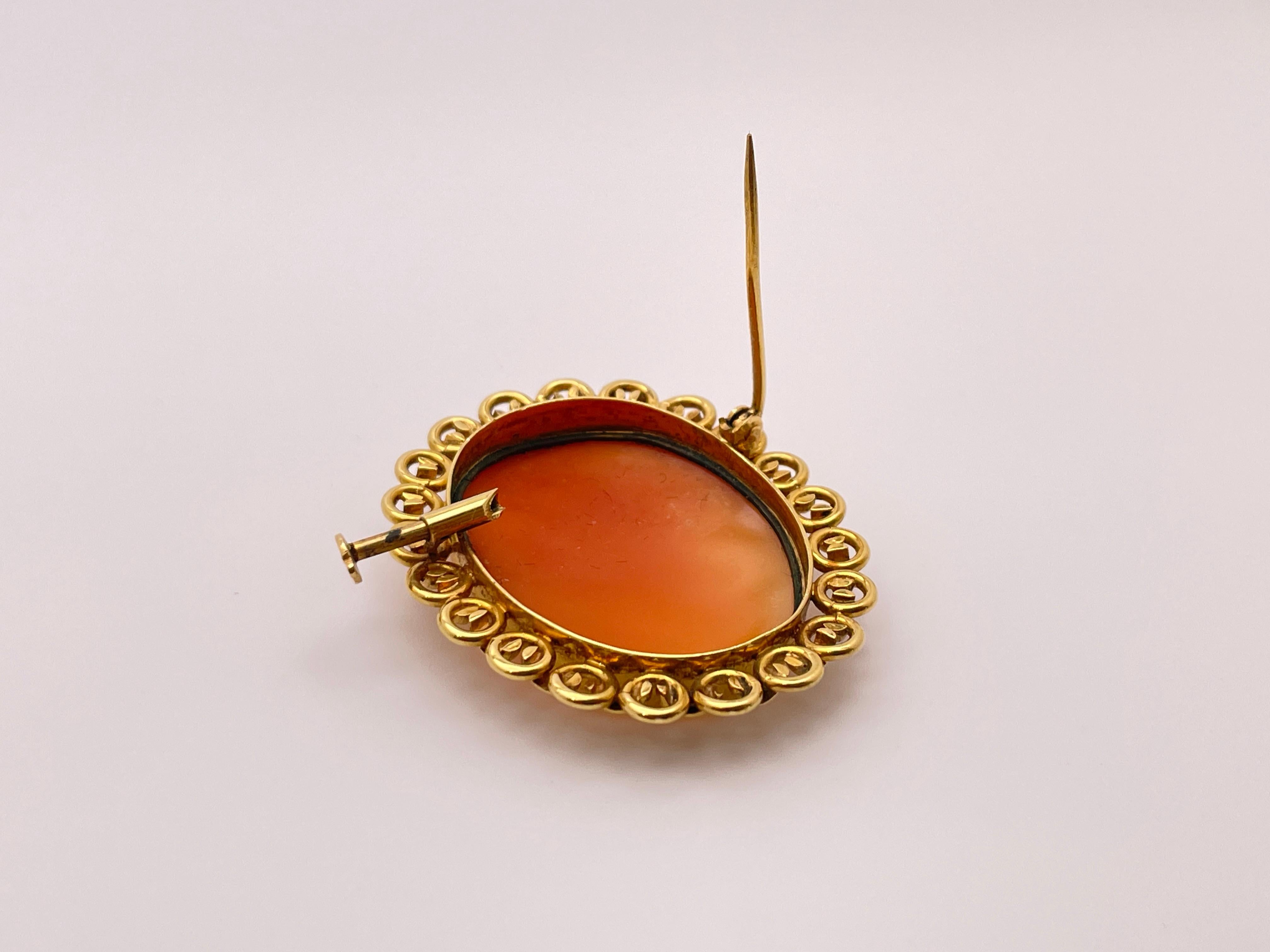 18K Yellow Gold Virgin Mary Shell Cameo Brooch For Sale at 1stDibs