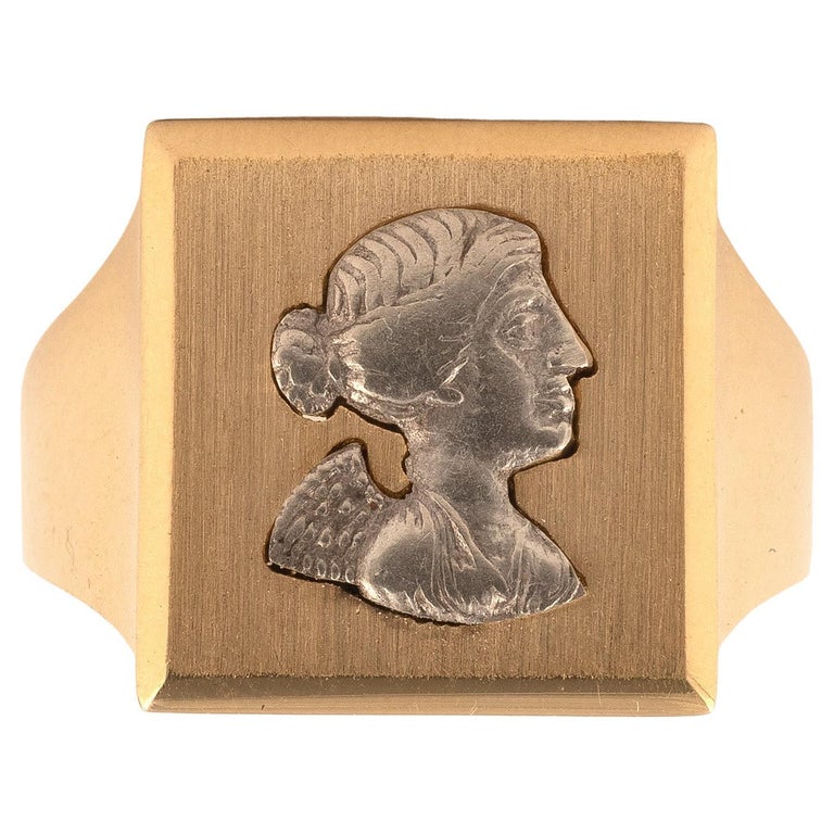 18kt Gold and Winged Victory Cameo Silver Ring For Sale at 1stDibs