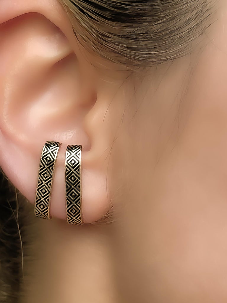 18kt Gold Criss-Cross Revival Enamel Suspender Cuff Lobe Stud Earrings ...