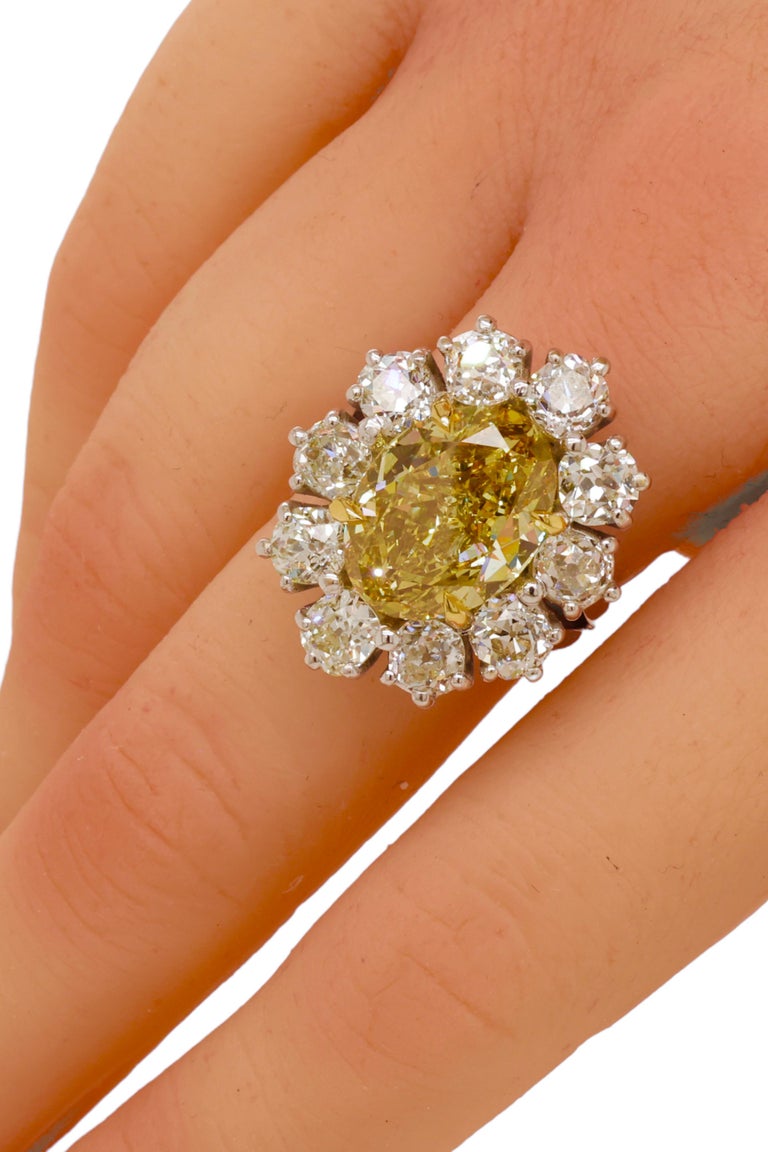 18kt Gold Ring 7.17ct Natural Fancy Yellow Oval Diamond and 4.5ct White ...