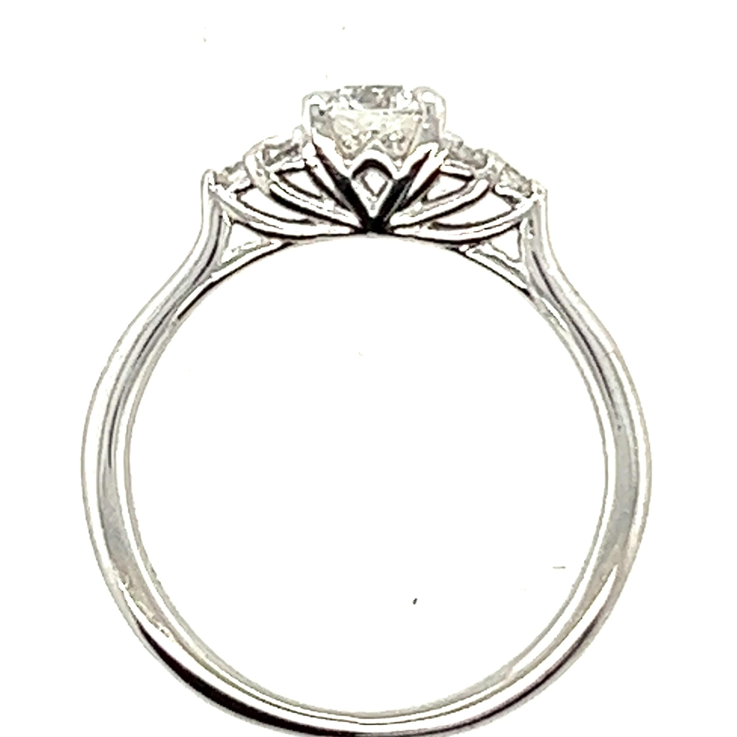 18kt Hearts on Fire Diamond Engagement Ring For Sale at 1stDibs