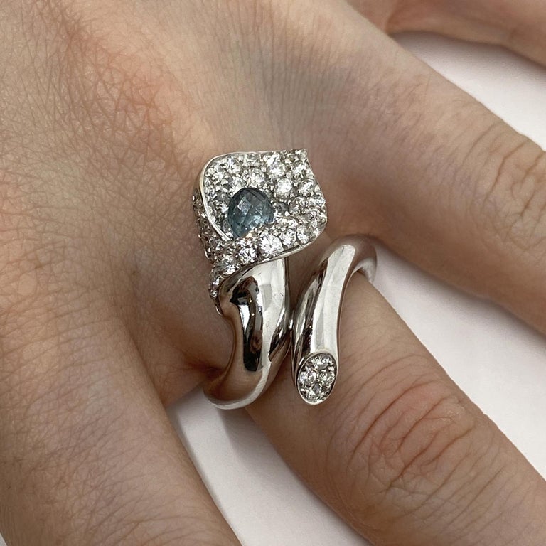 18Kt White Gold "Arum Flower" Ring Diamonds and Bliole-Cut Sapphire For ...
