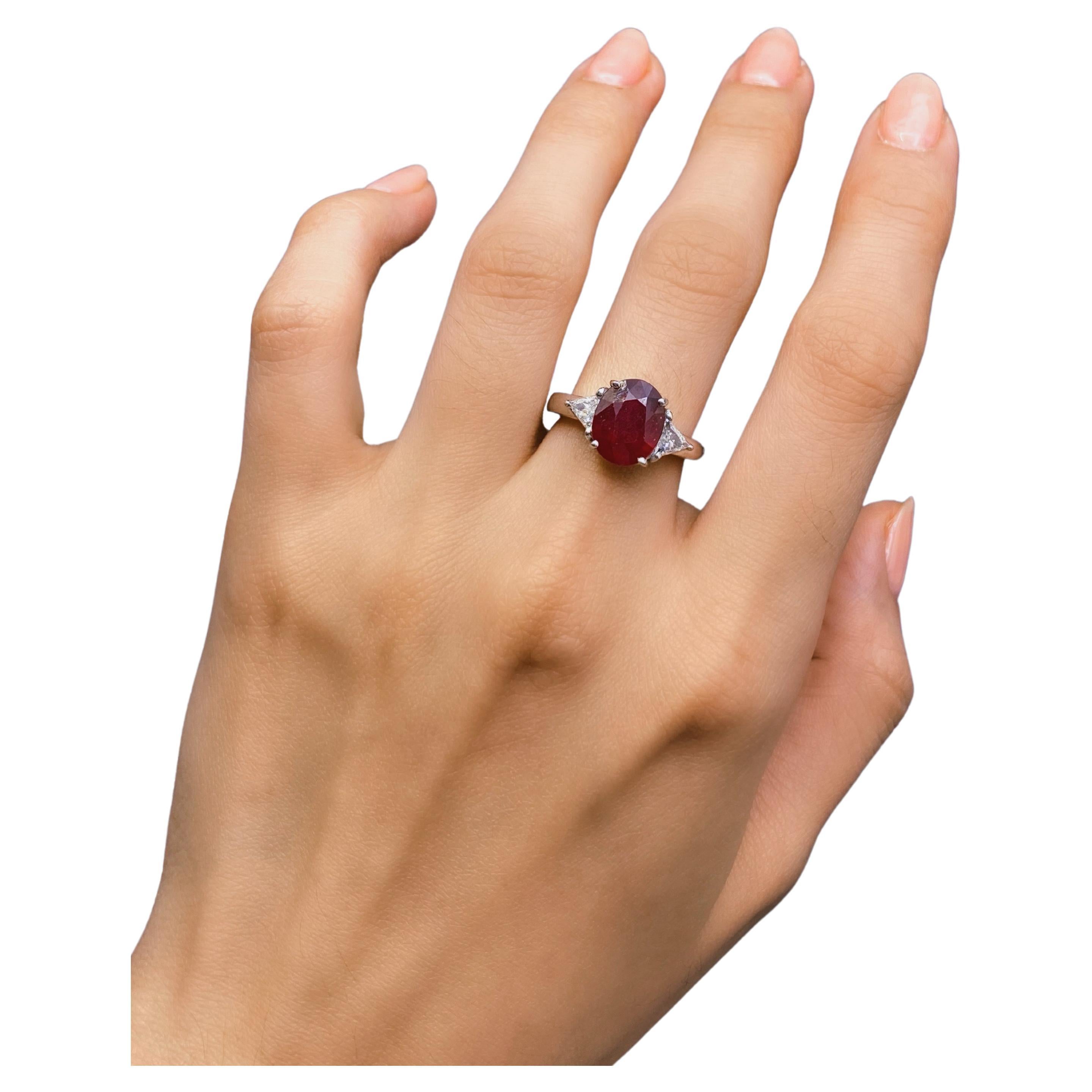 Customizable 18kt White Gold Ruby Ring with 0.40ct in Diamonds For Sale ...