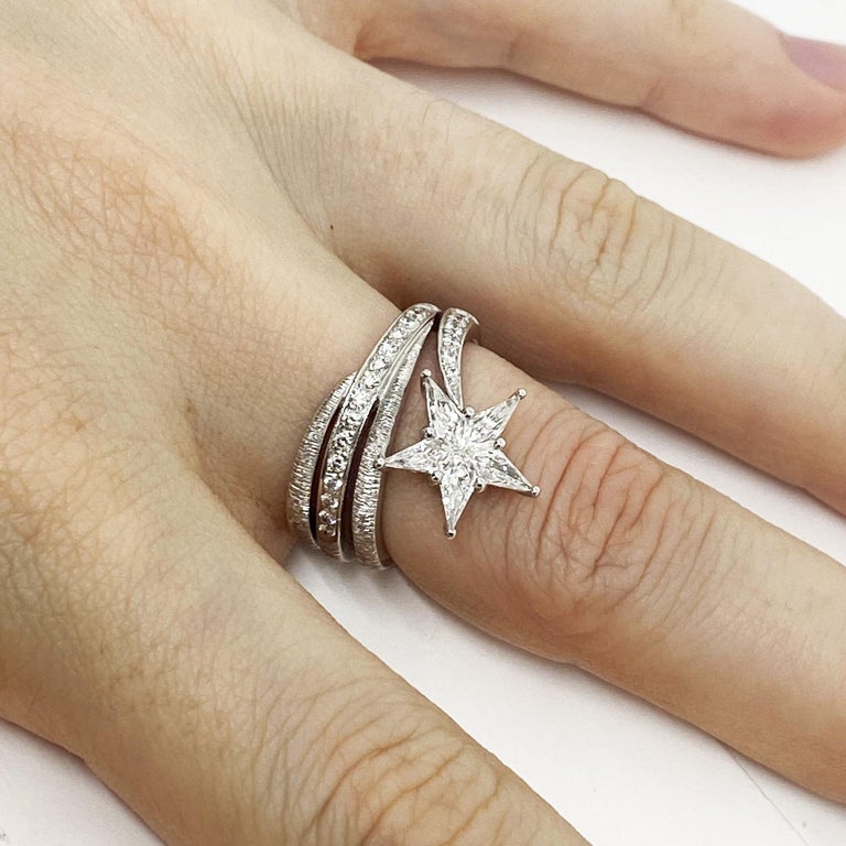 18 Karat White Gold Star Ring 0.80 Carat White Diamonds For Sale at 1stDibs