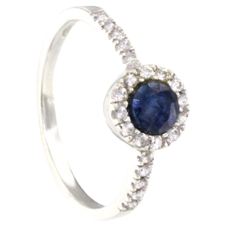 18Kt White Gold Whit White Diamonds and Sapphire Ring For Sale at 1stDibs