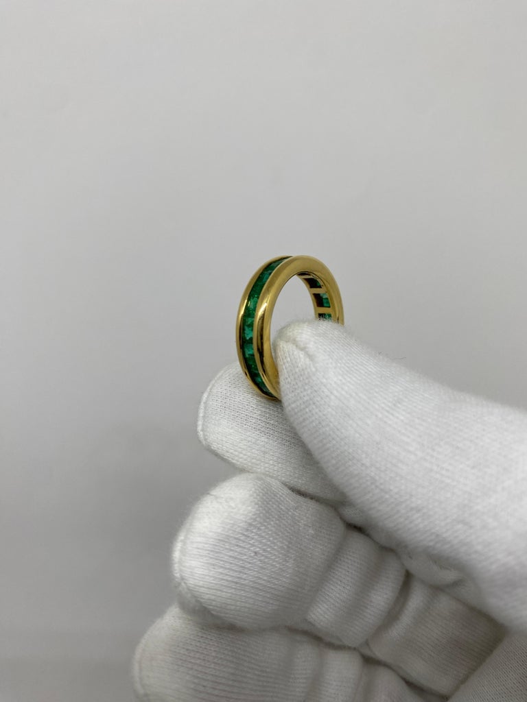 18Kt Yellow Gold Emerald Carrè-cut Riviere Ring For Sale at 1stDibs