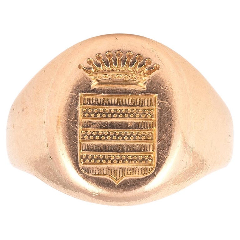 18kt Yellow Gold French Family Crest Ring For Sale at 1stDibs
